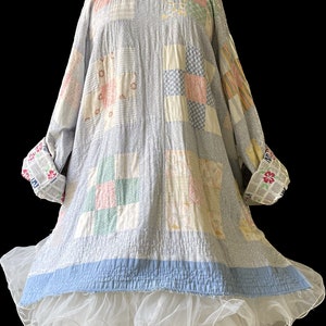Quilt Jumper / 1930s Quilt Jumper / Kimono Sleeve / Charmingly Tattered ...