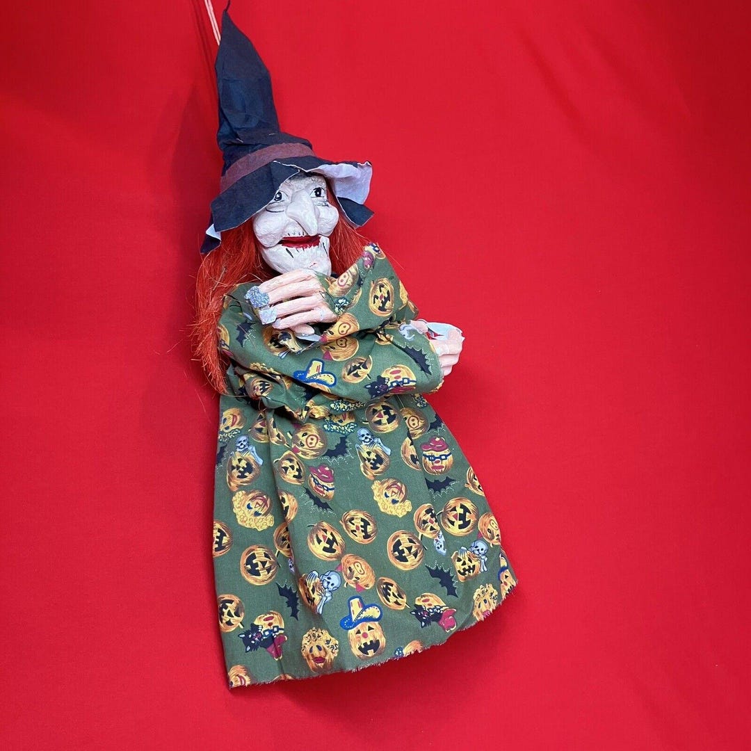 Animated Witch / Sings Kiss When the Sun Don't Shine / Halloween ...
