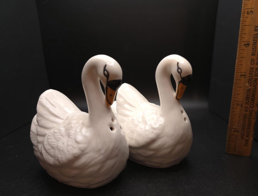 Swan Salt and Pepper Set - Etsy