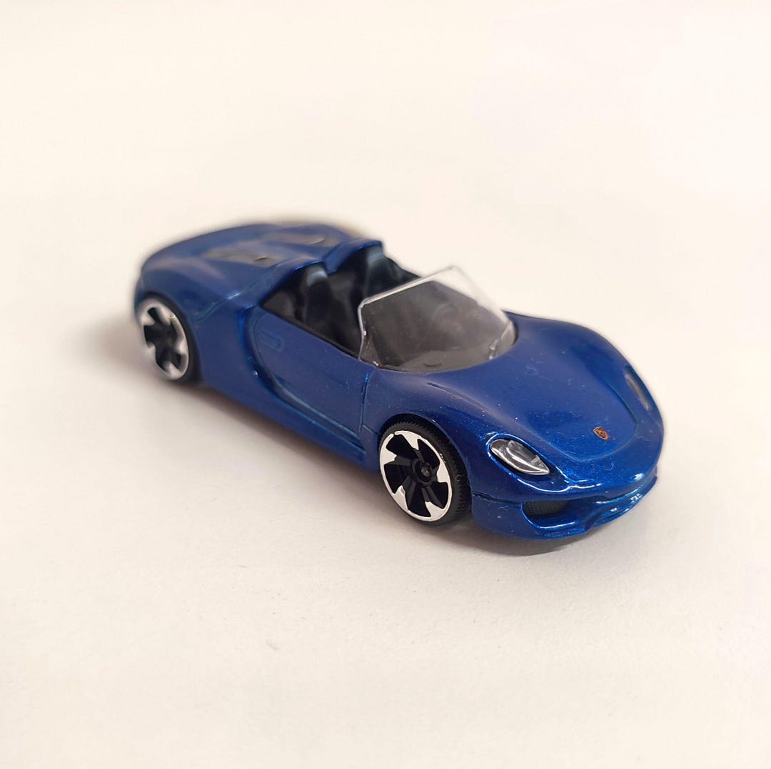 Porsche 918 Spider Keychain Mini Toy Car Key Keychain Gift for Car ...