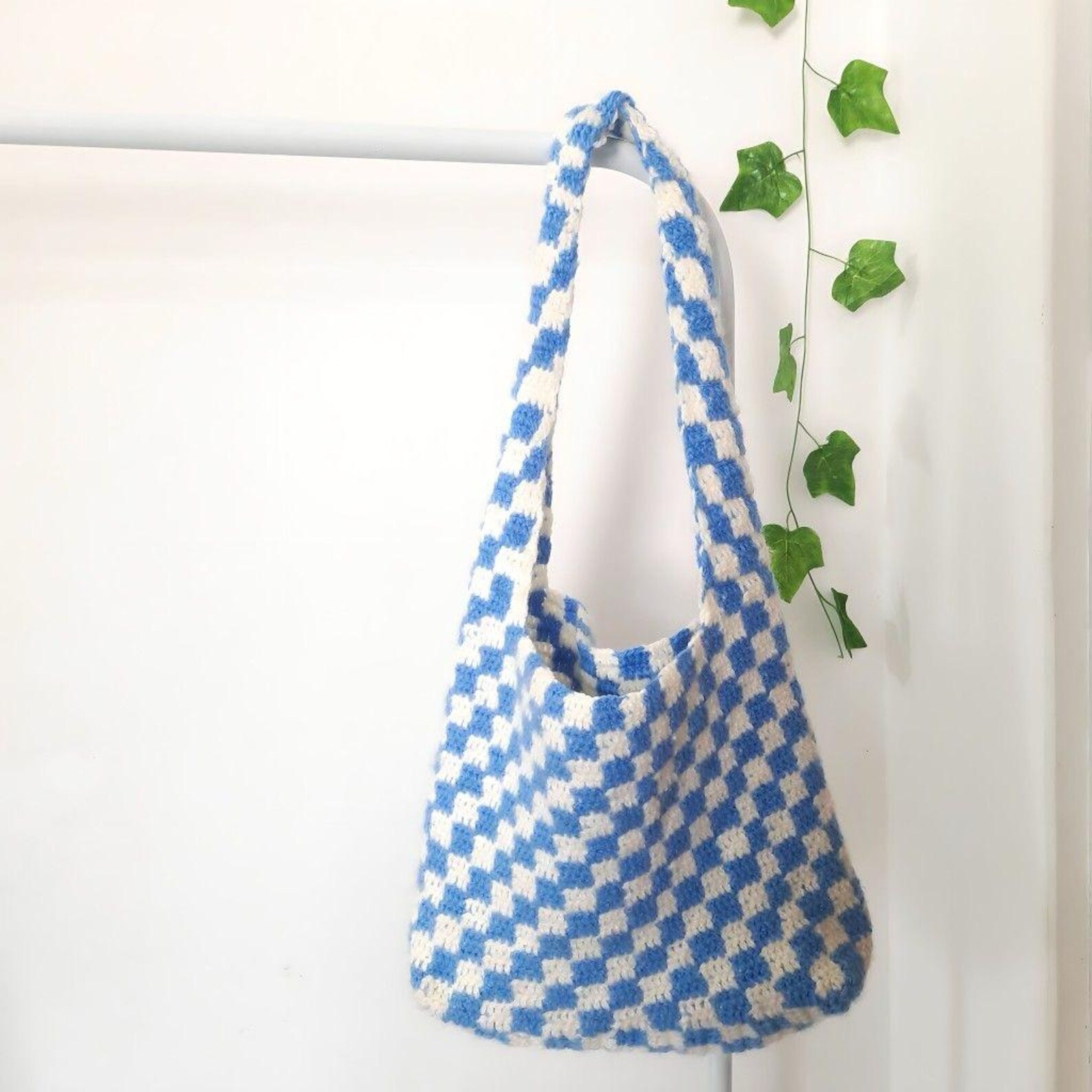 Charming Checkered Crochet Tote: Easy Pattern for a Stylish Carry-all ...