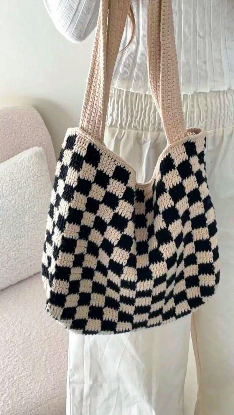Charming Checkered Crochet Tote: Easy Pattern for a Stylish Carry-all ...