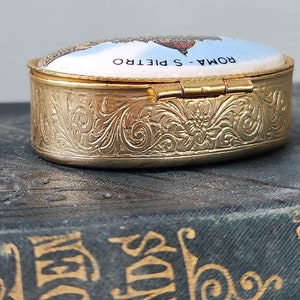 Vintage Oval Gold Toned Pill / Snuff Box With Roma S Pietro Square Lid ...