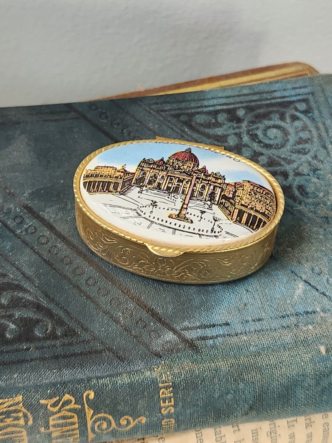 Vintage Oval Gold Toned Pill / Snuff Box With Roma S Pietro Square Lid ...