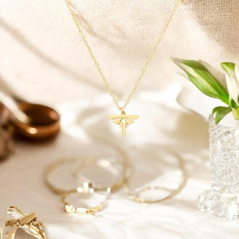 The Last of Us Firefly Necklace - TLOU Symbol, Gold Bee, Cosplay, Movie ...