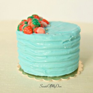 Miniature Turquoise Strawberry Cake - Dolls House Bakery Food, 1:12 ...