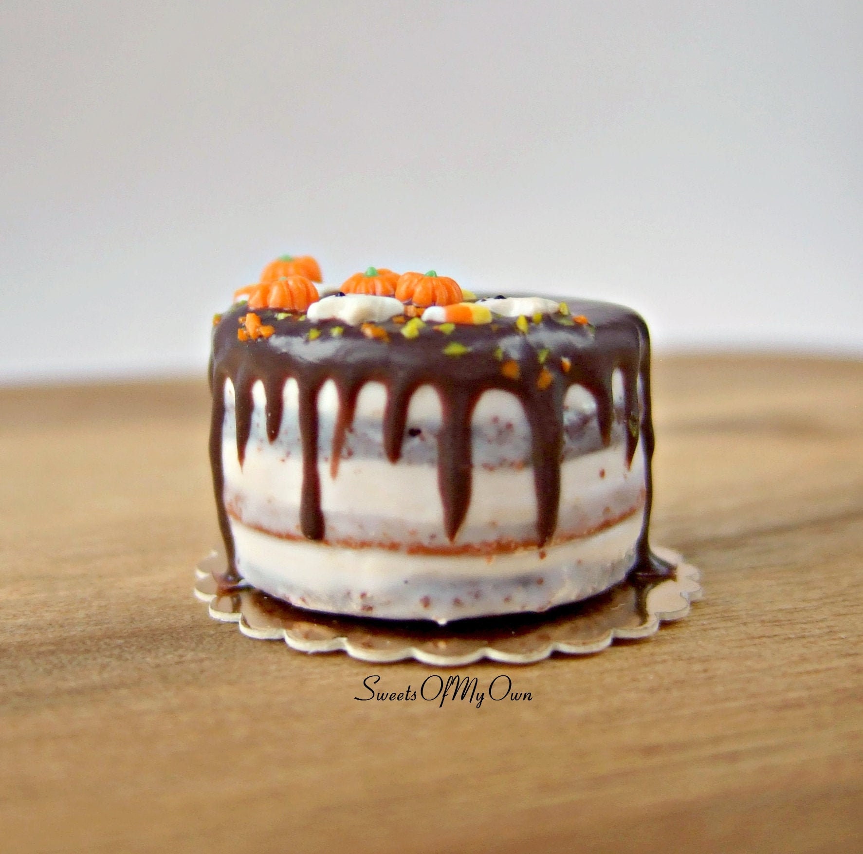 Miniature Spooky Halloween Drip Cake - Dolls House Bakery Food, 1:12 ...