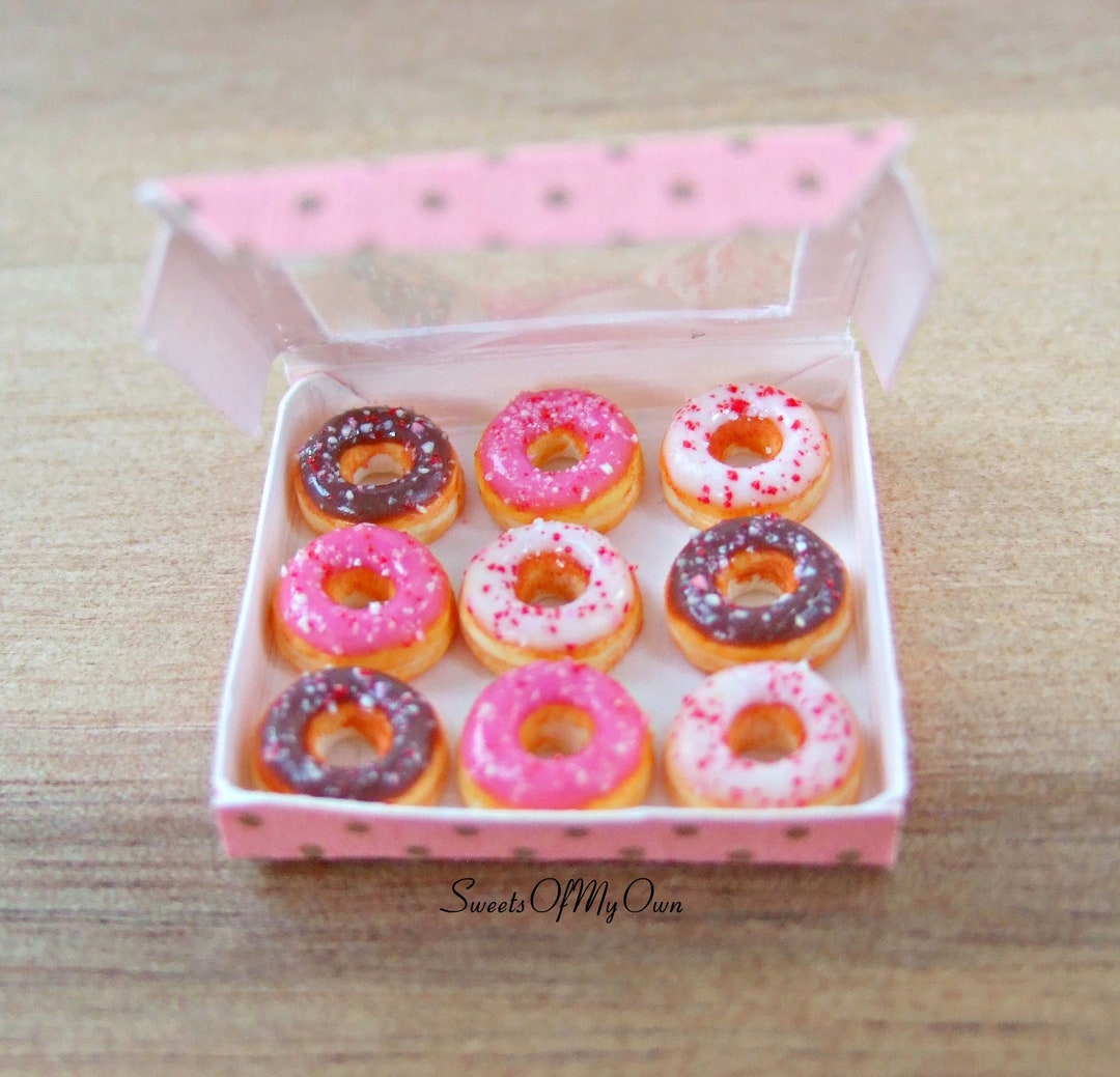 Miniature Box of Ring Doughnuts With Crushed Sprinkles - Dolls House ...
