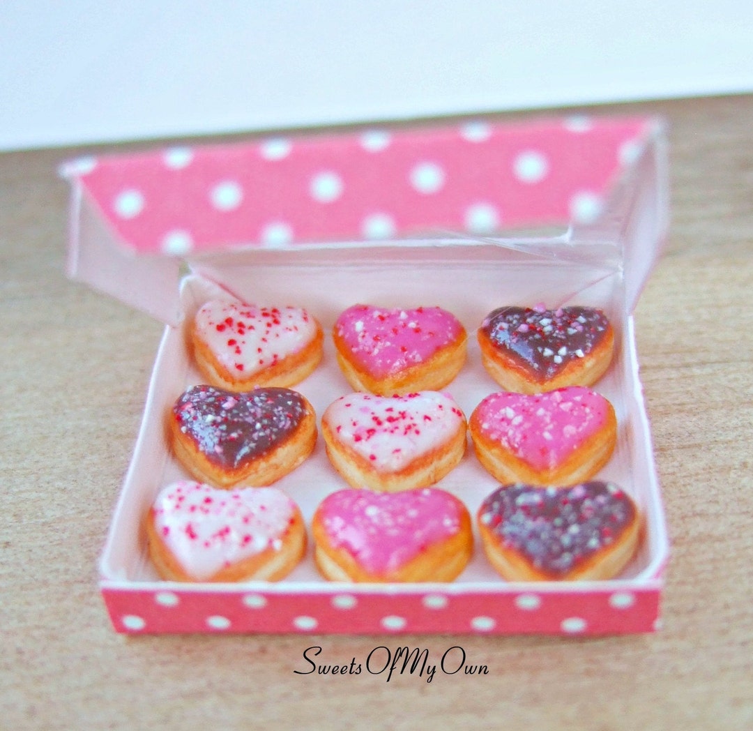 Miniature Box of Heart Doughnuts Crushed Sprinkles - Dolls House ...