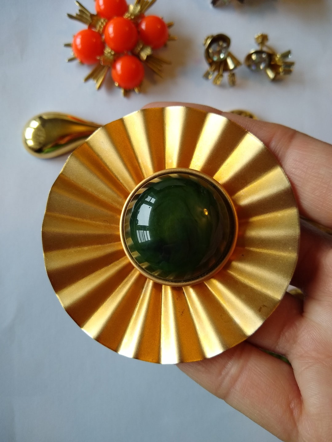 Vintage Crinkle Formed Metal Round Brooch Pin With Center Carbochon ...