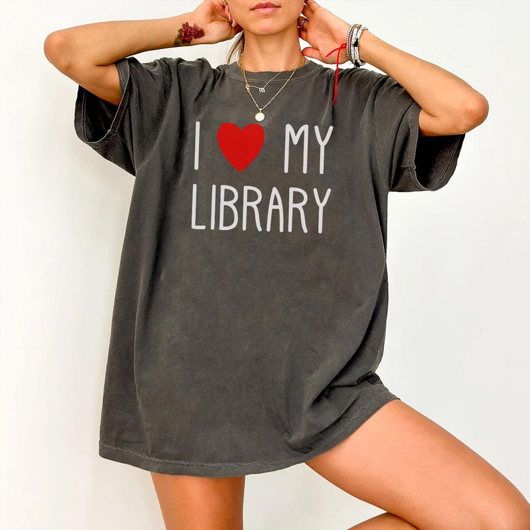 I Love My Library PNG, Cute Teacher Librarian With Red Heart, Reading ...