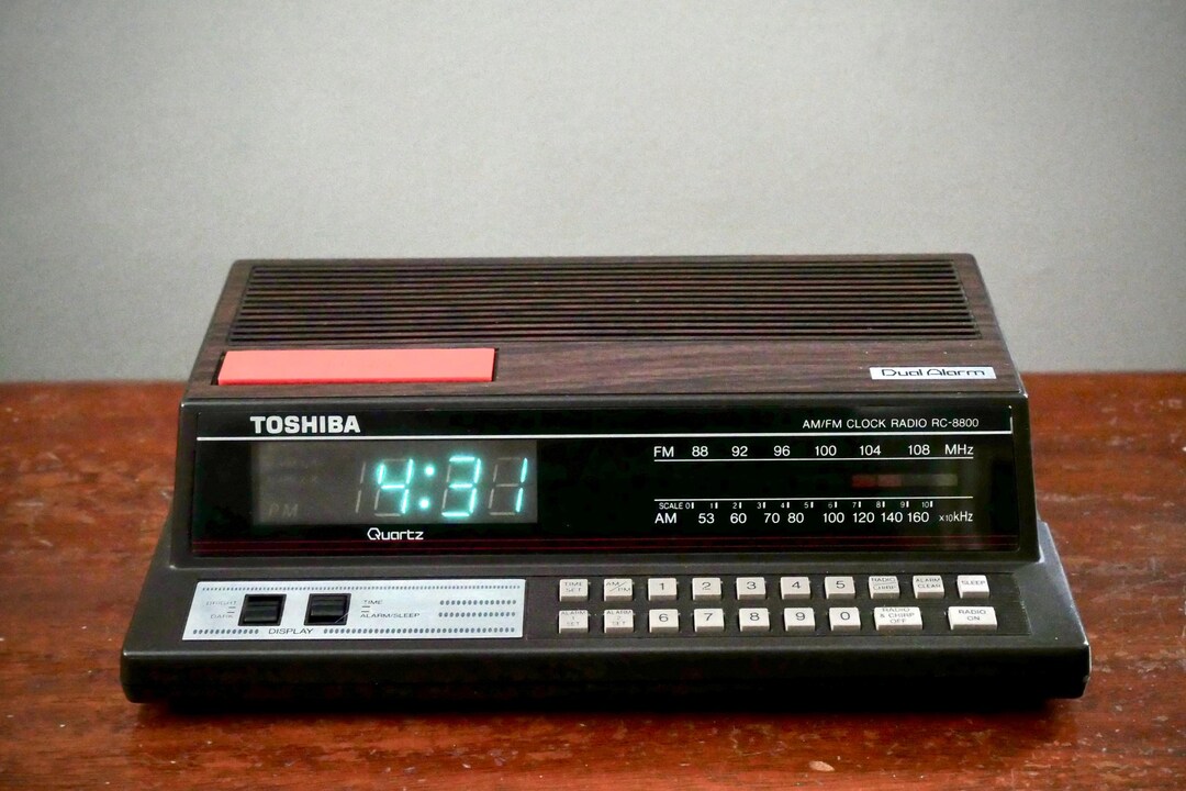Rare 80s Toshiba AM/FM Dual Alarm Clock Radio | Numerical Keypad | Near ...