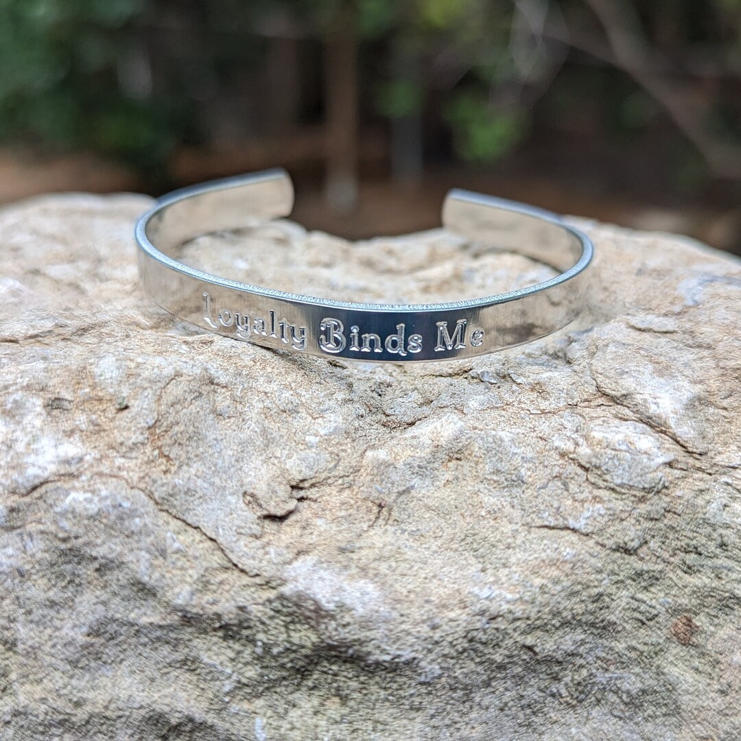 Loyalty Binds Me Richard III Motto Engraved Aluminium Cuff Bracelet - Etsy