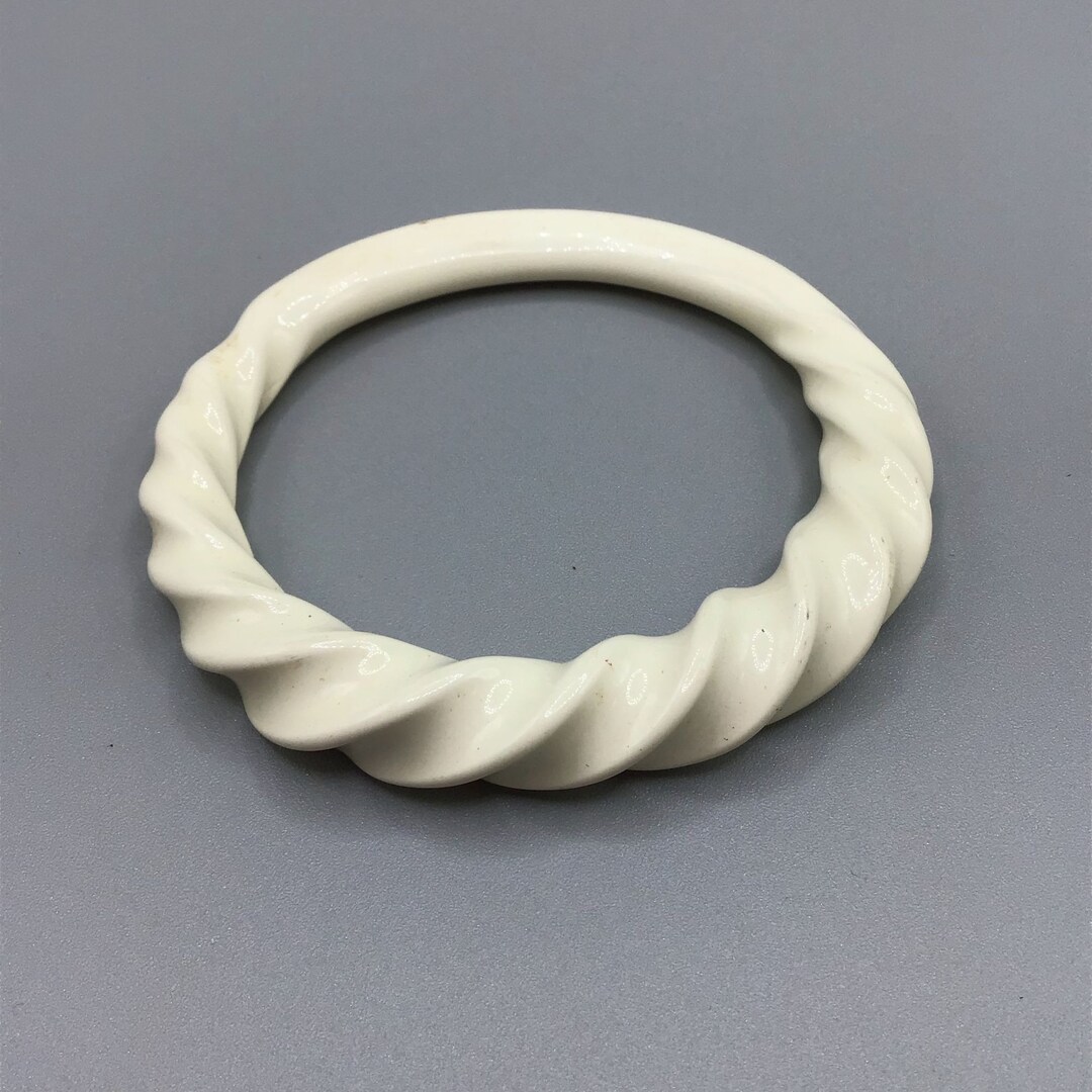 Vintage Plastic Bangle Cream Color Twisted Design Fun Retro Pin up ...