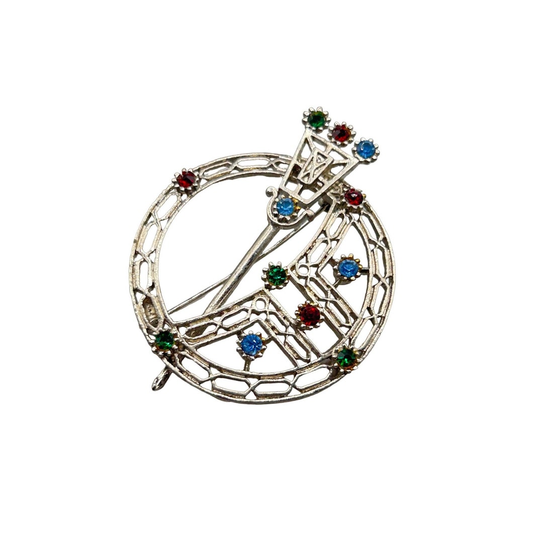 Broche Tara celtique vintage, épée, bouclier, broche en strass, épingle pour kilt, ton argent ...