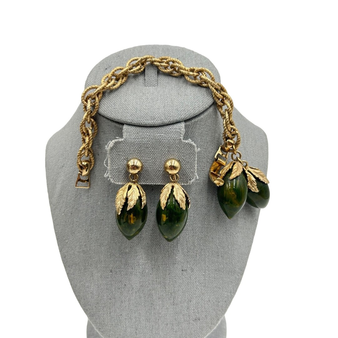 Vintage Signed NAPIER Bakelite Charm Green Acorn Bracelet Clip on ...