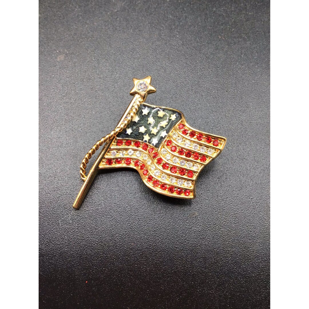 American Flag Pin Patriotic Red White Blue USA Flag Enamel ...