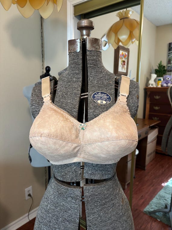Vintage Bullet Bra | 32FF | Jeunique (048) - Gem