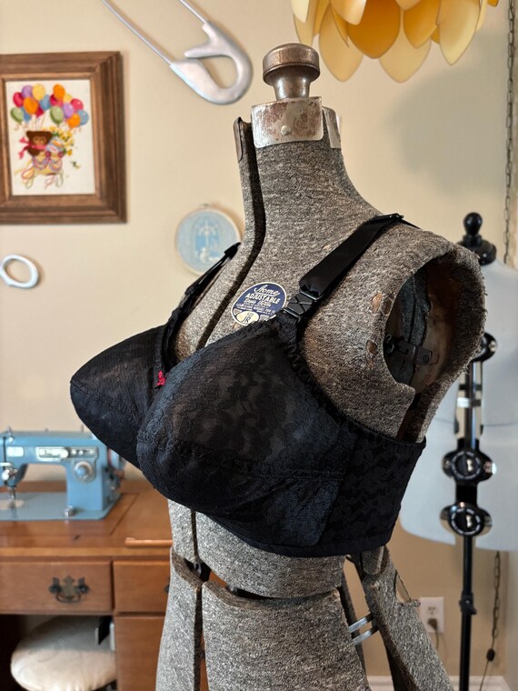 Vintage Bullet Bra | 32FF | Jeunique (048) - Gem