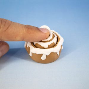 Fidget Keychain Cinnamon Roll: 3D Printed Brown White Pastry Clicker ...