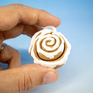 Fidget Keychain Cinnamon Roll: 3D Printed Brown White Pastry Clicker ...