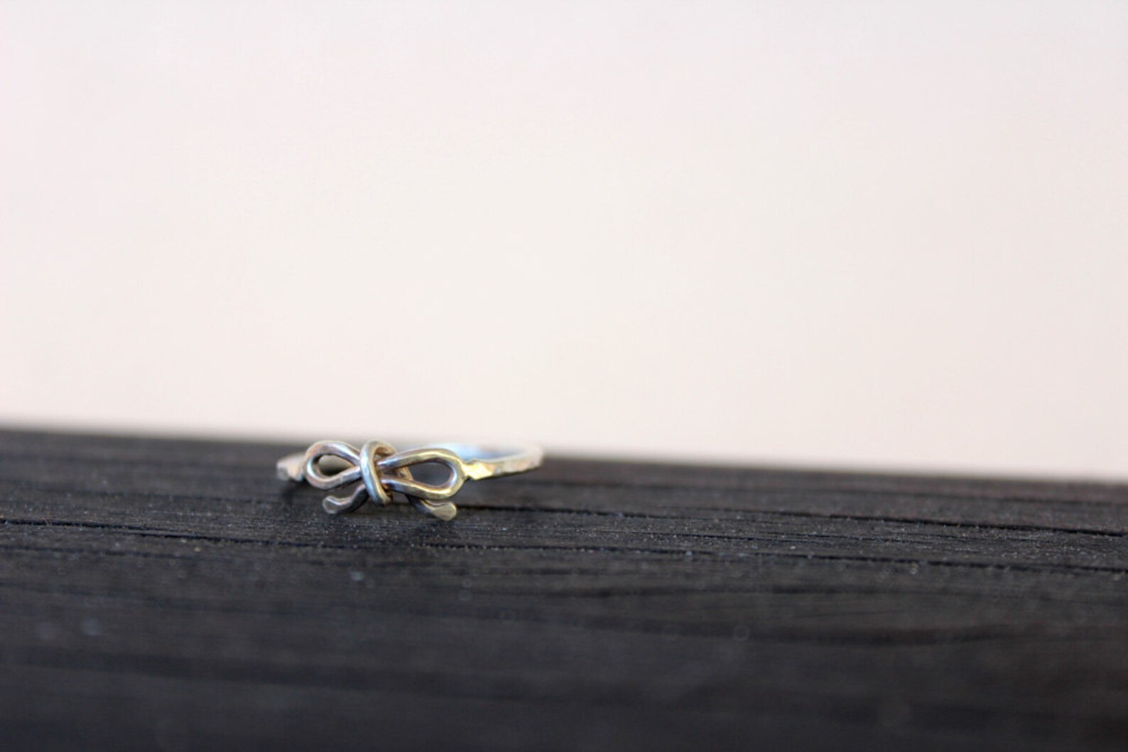 Small Bow Reminder Ring - Etsy