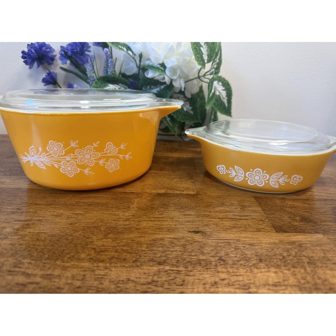 Vintage Pyrex Butterfly Gold Casserole Dishes With Lids – 48 Oz & 16 Oz ...