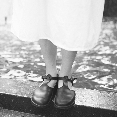 T-strap BLACK - Etsy