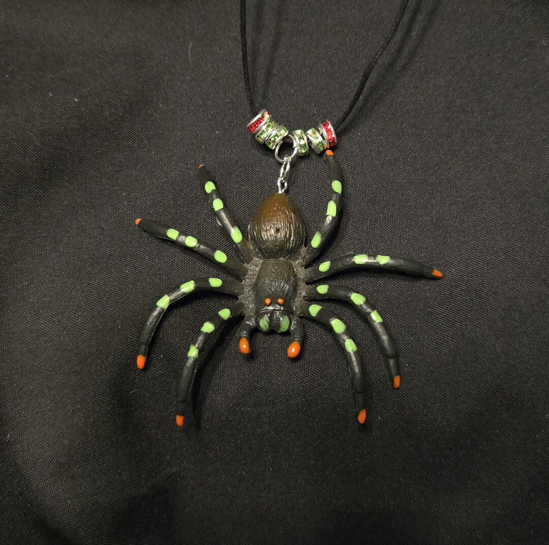Spooky Goth Emo Spider Bug Necklace - Etsy