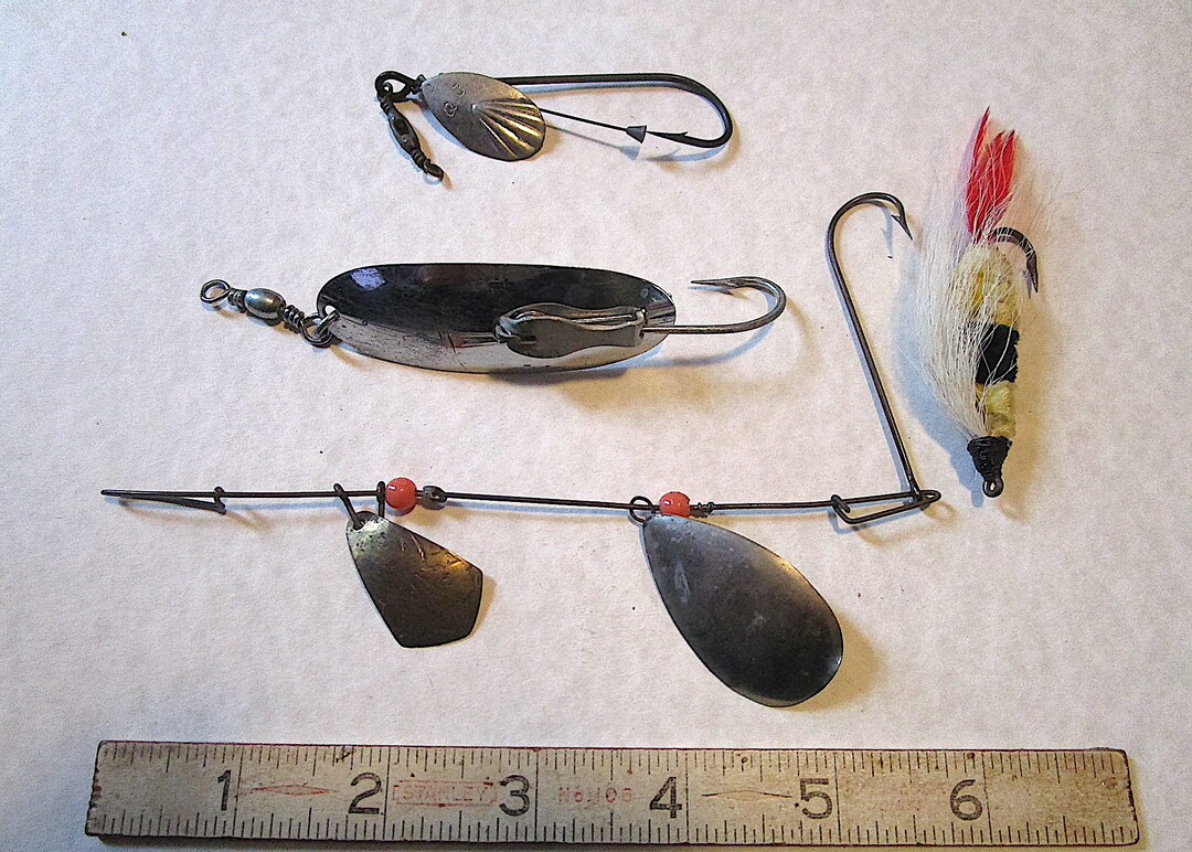 TU33 Three Vintage Metal VERY Old Fishing Lures Quaker City tryon ...