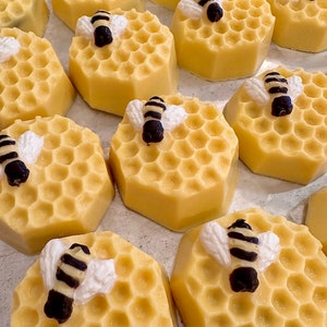 12-sweet Honeycomb Chocolate Covered Oreos With Bumble Bees for Baby ...