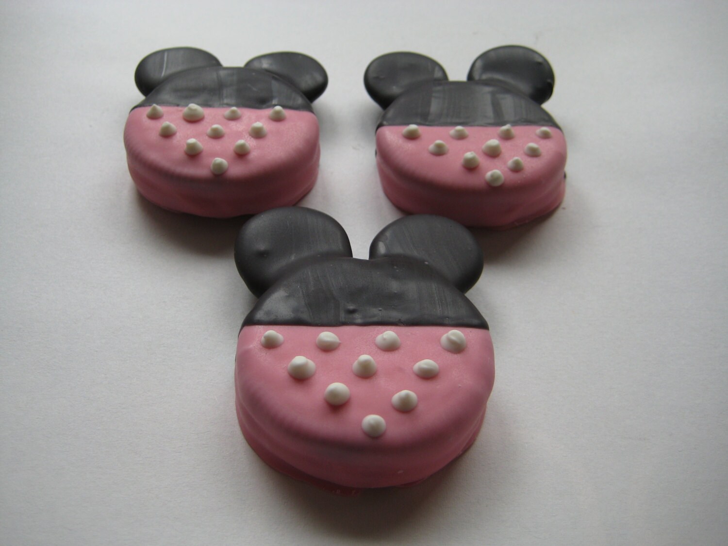 12-minnie Mouse Chocolate Covered/dipped Oreos - Etsy