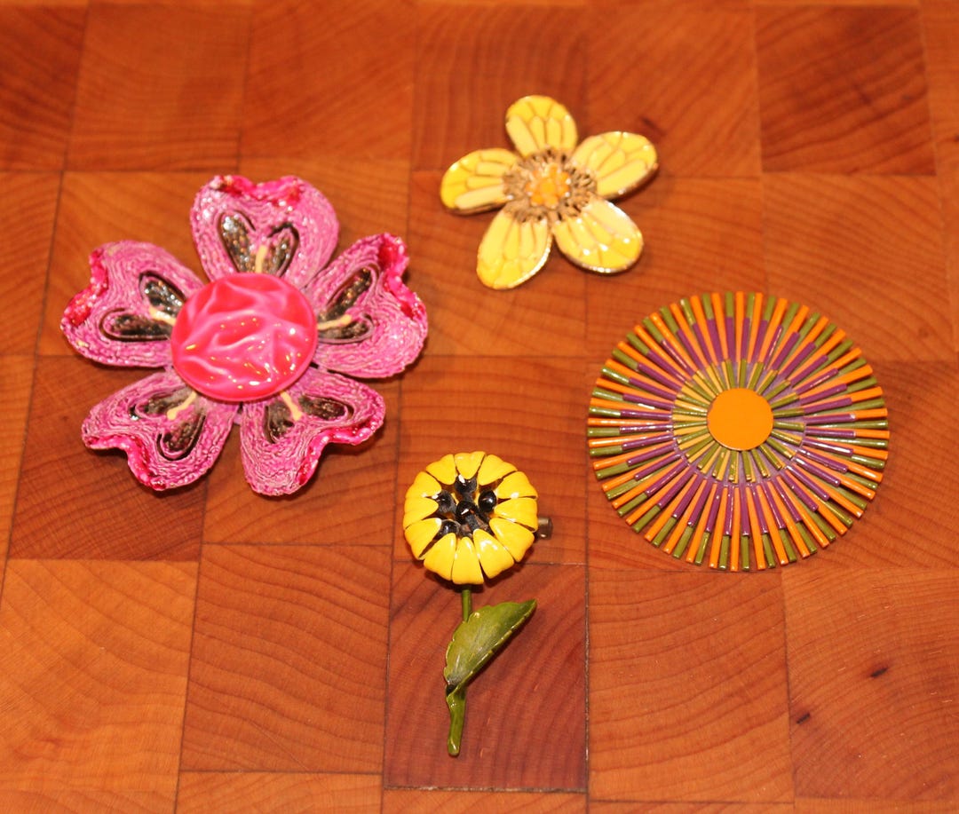 Set of 4 1960s Retro Pins - Etsy