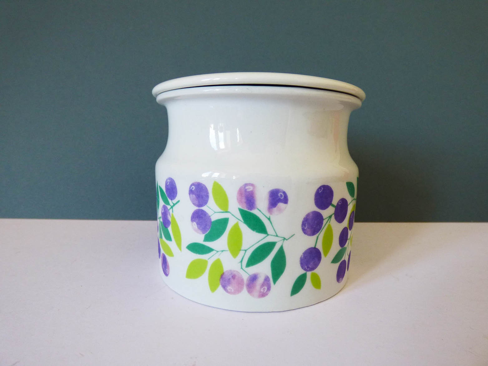 Arabia Jam pot blackcurrants berries