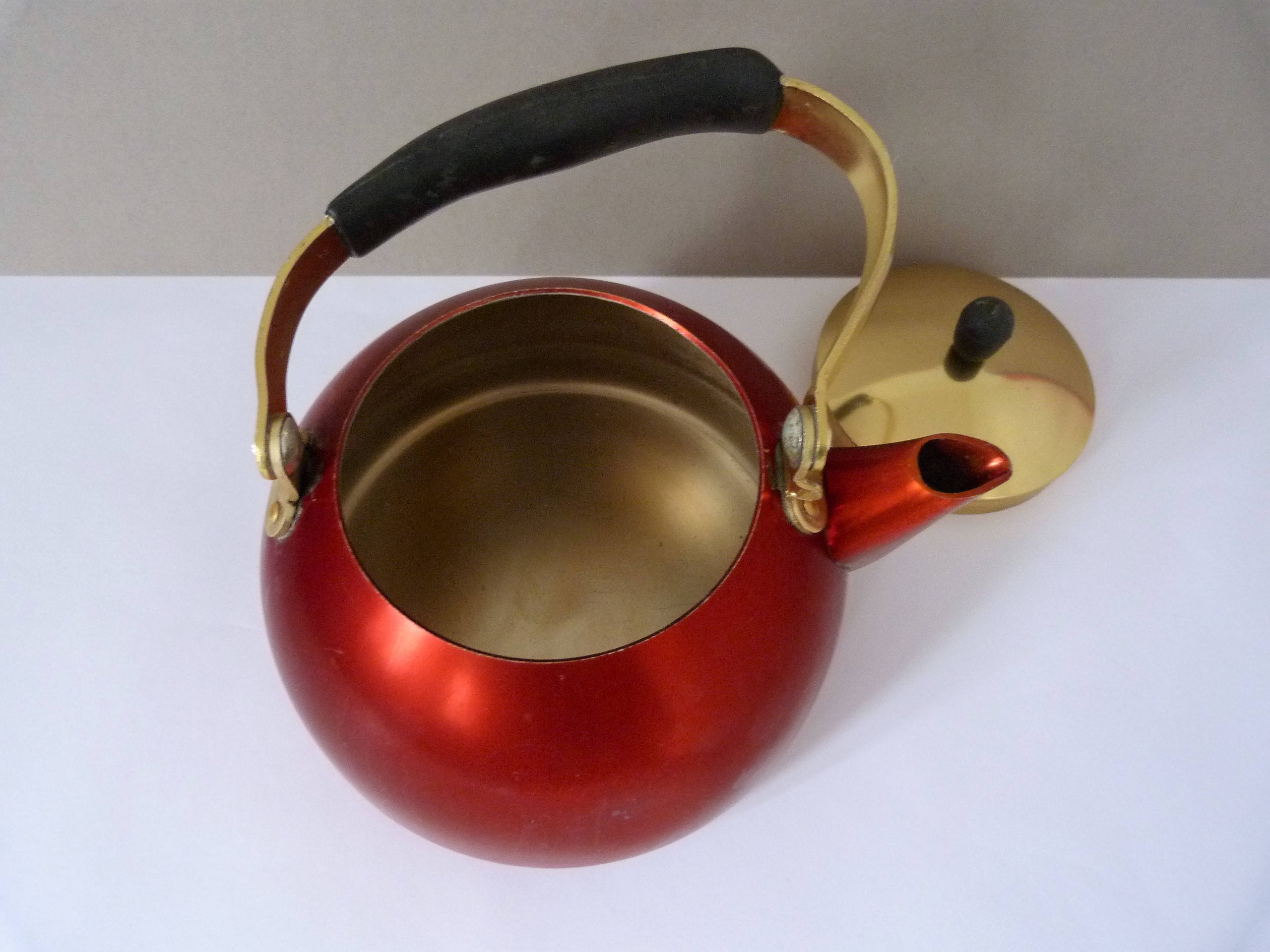 Vintage Hoyang Norway Apple Red & gold 1.6 L