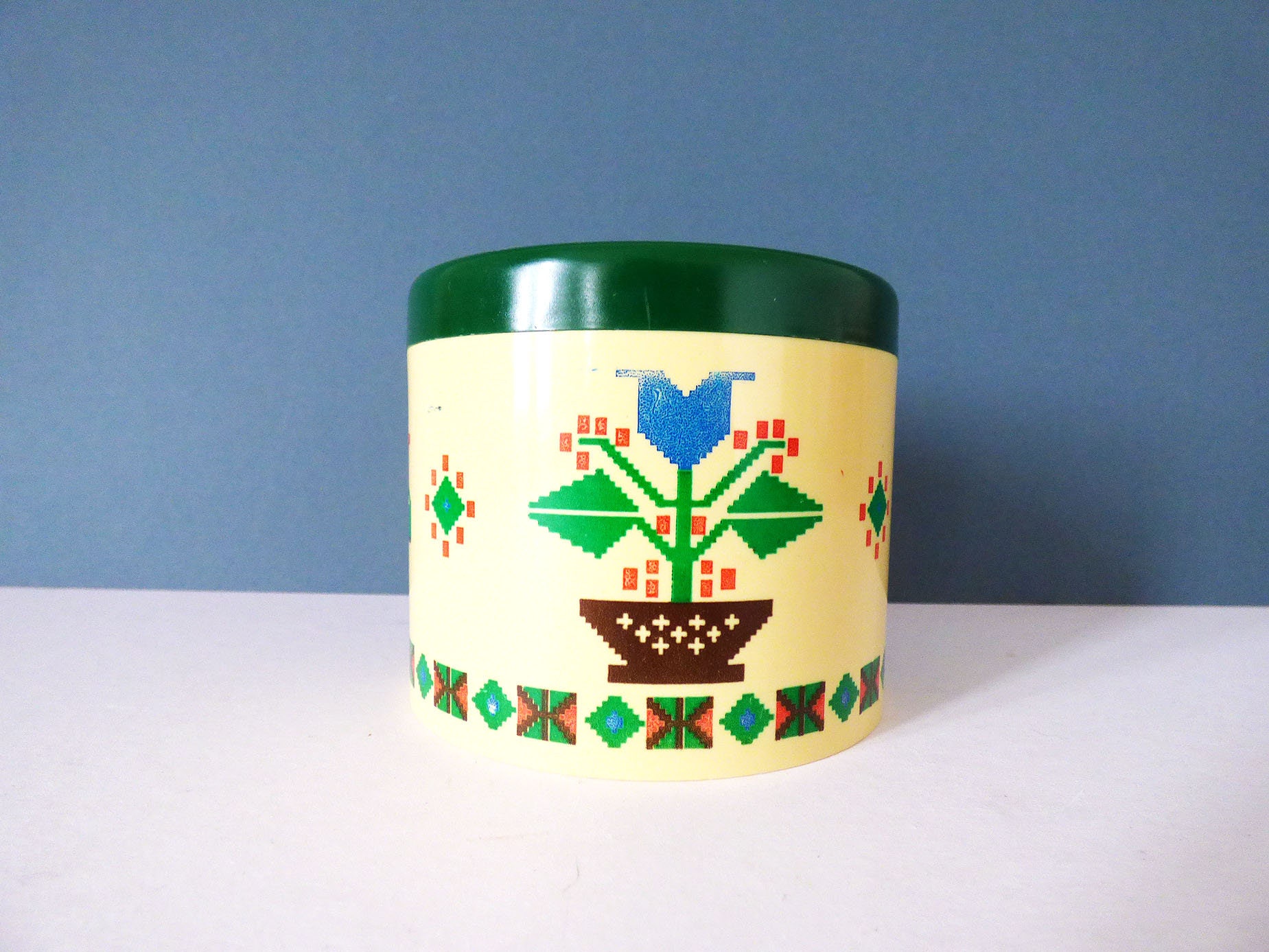 Vintage Cute 1970's plastic pot