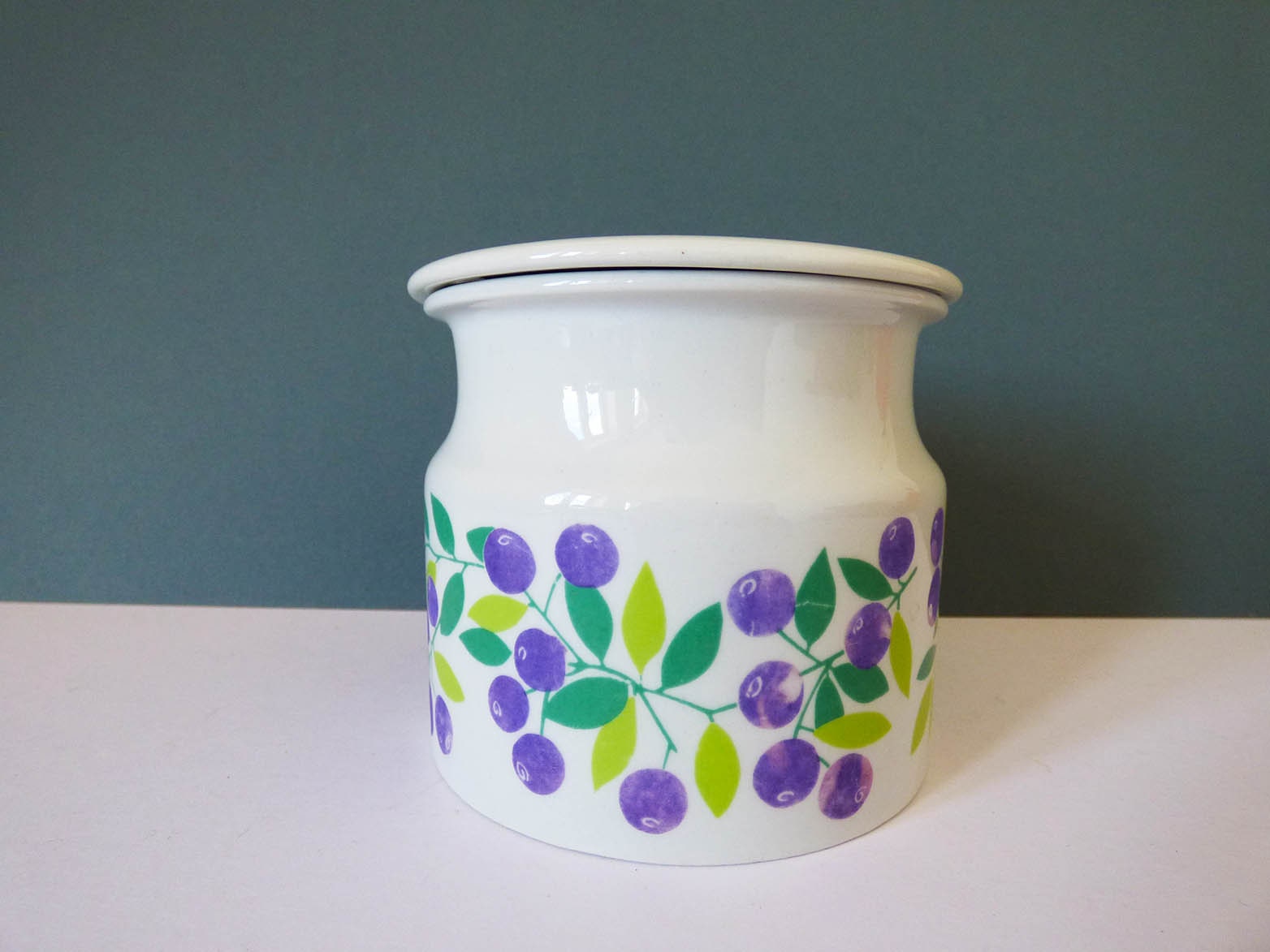 Arabia Jam pot blackcurrants berries