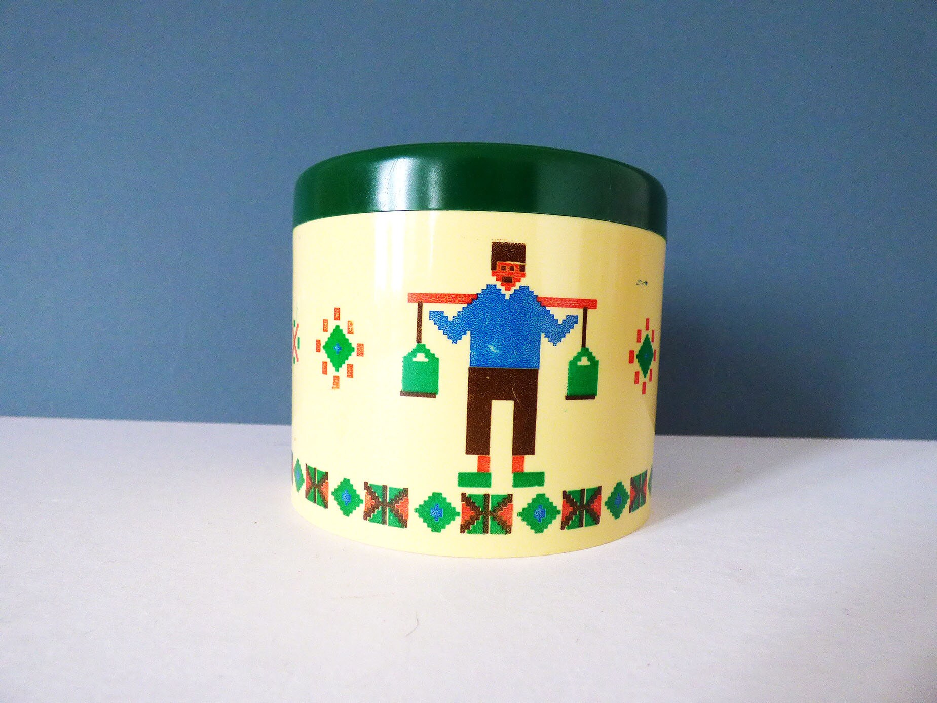 Vintage Cute 1970's plastic pot