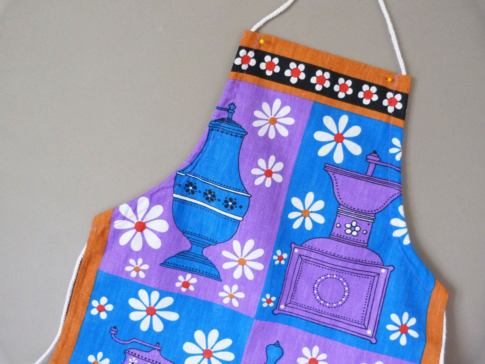 Vintage Children's Apron / Pinnie flower power