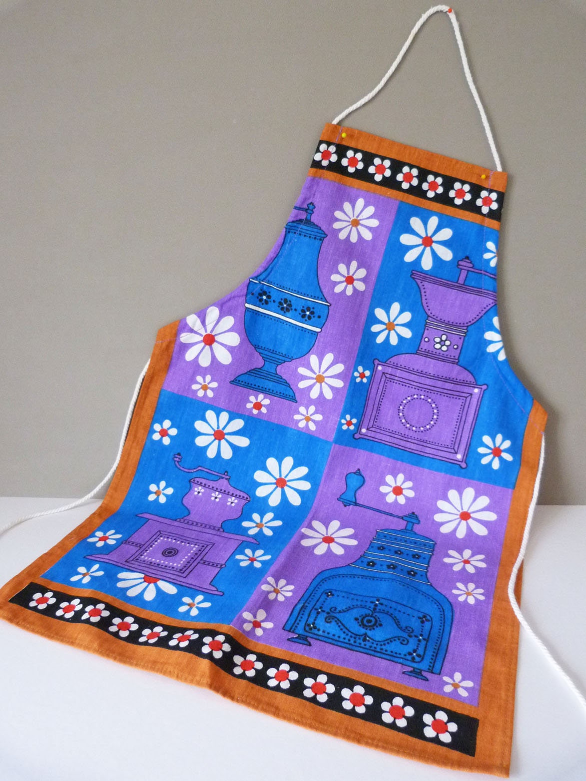 Vintage Children's Apron / Pinnie flower power