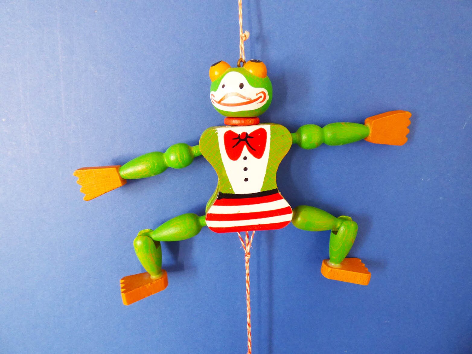 Jumping Jack frog by Famo of Austria