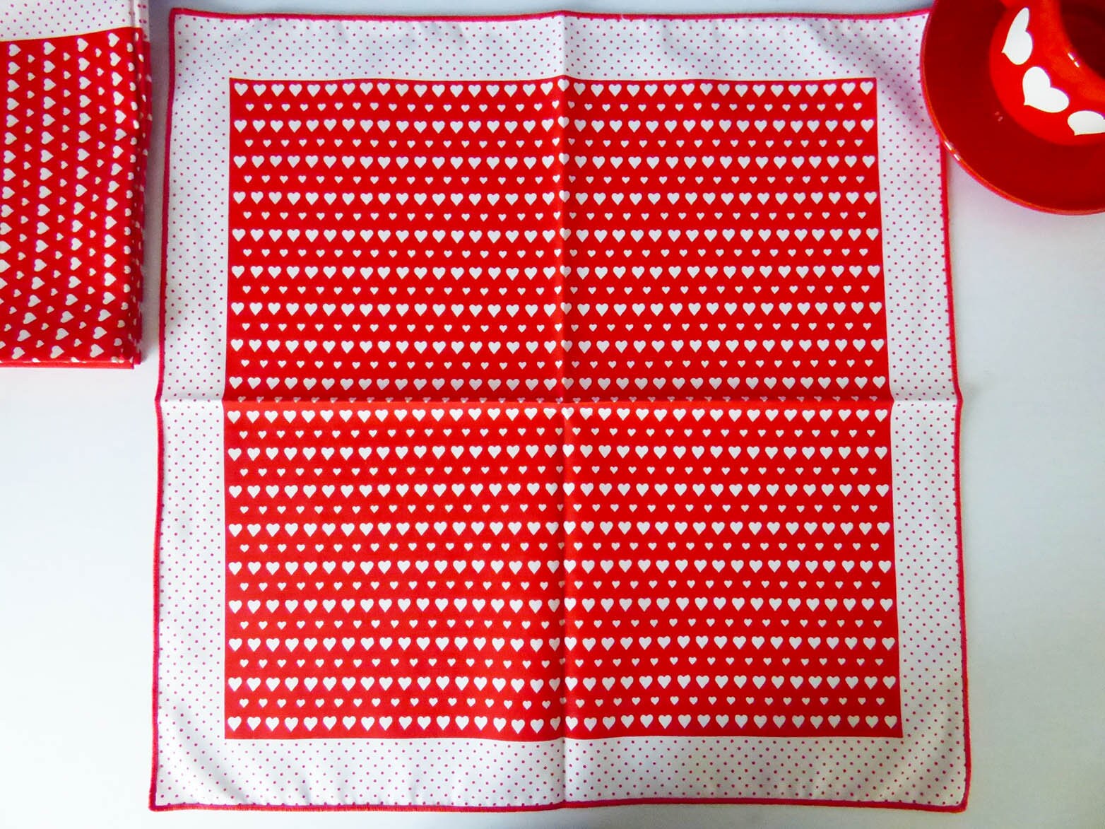 6 Vintage Napkins with heart pattern