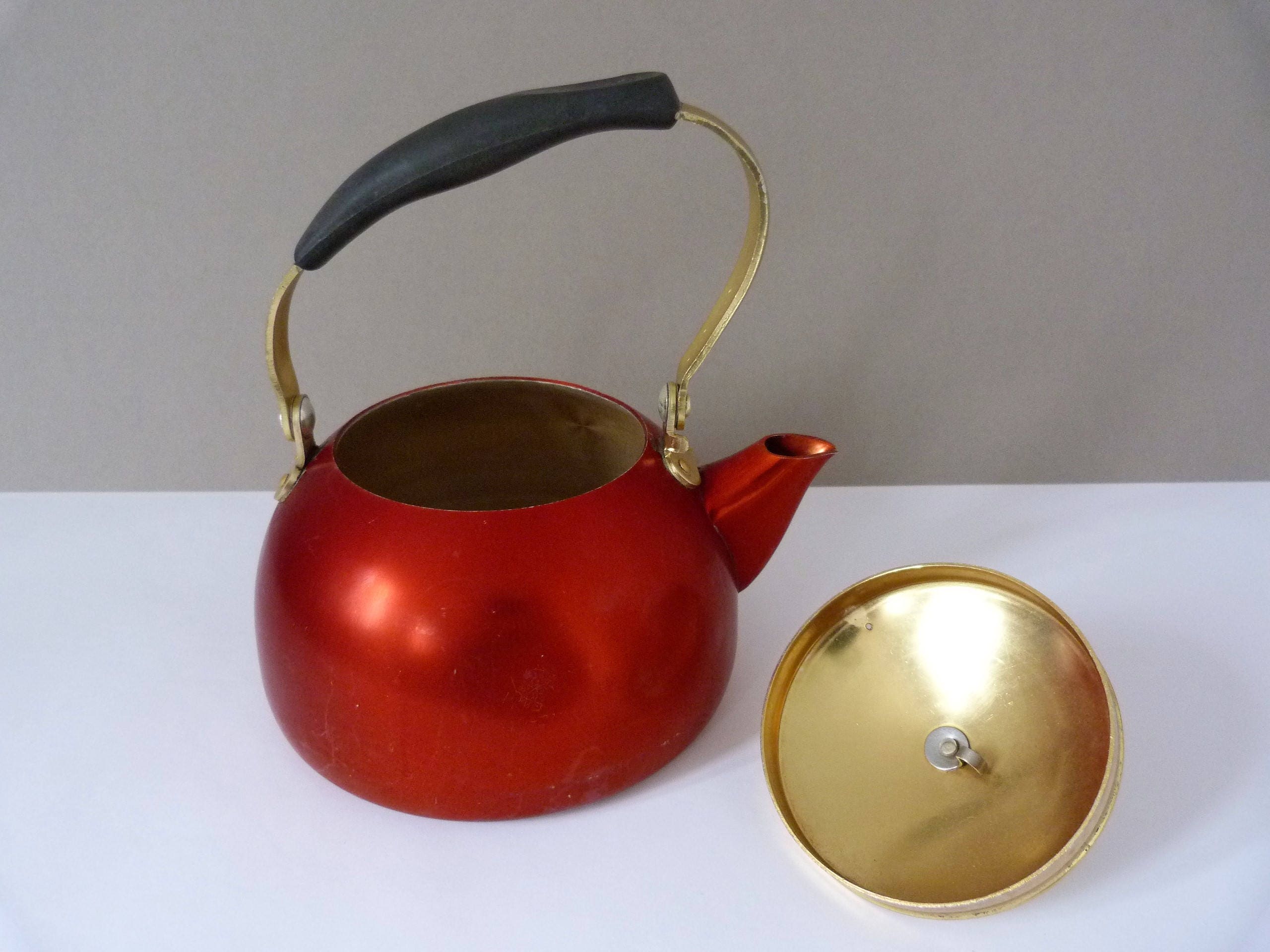 Vintage Hoyang Norway Apple Red & gold 1.6 L
