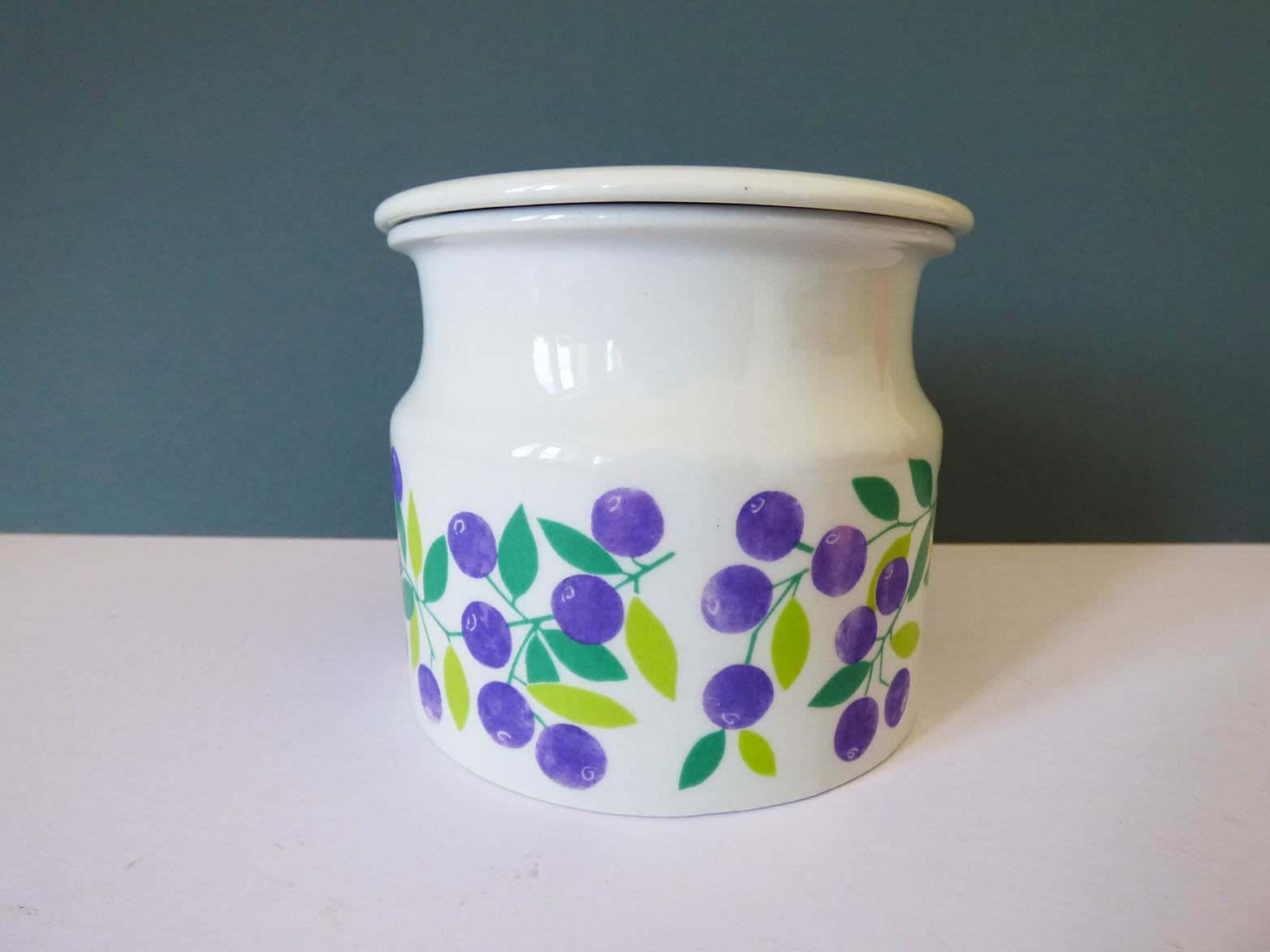 Arabia Jam pot blackcurrants berries