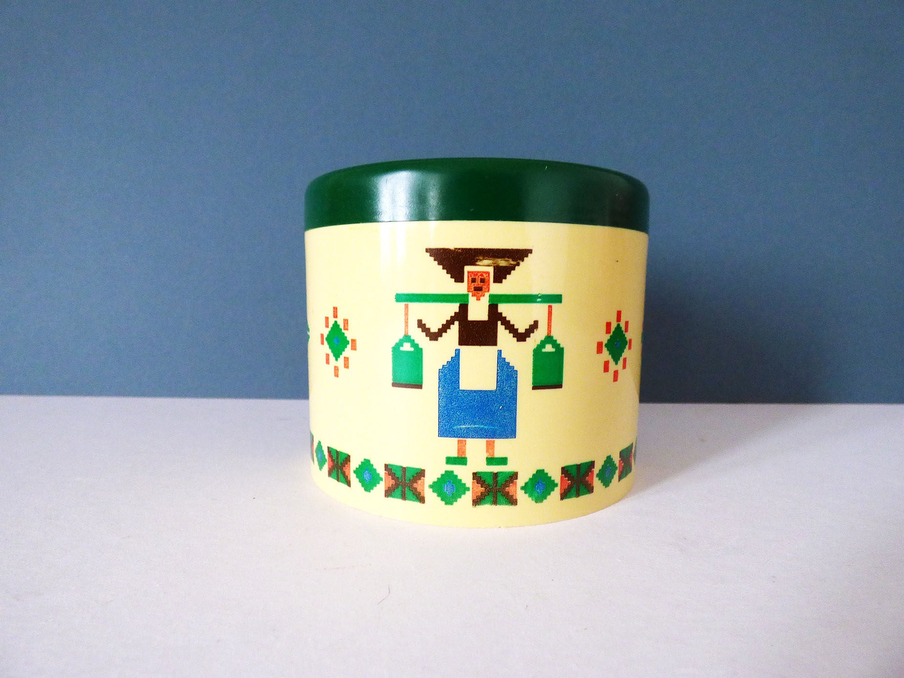 Vintage Cute 1970's plastic pot