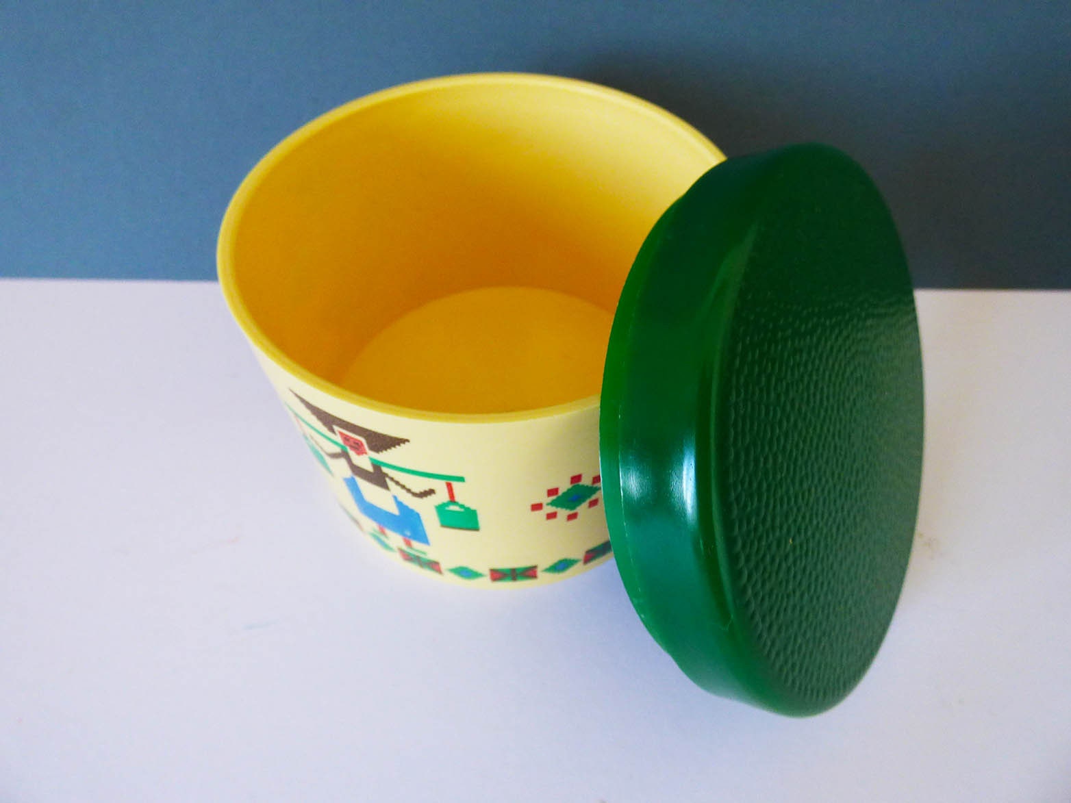 Vintage Cute 1970's plastic pot
