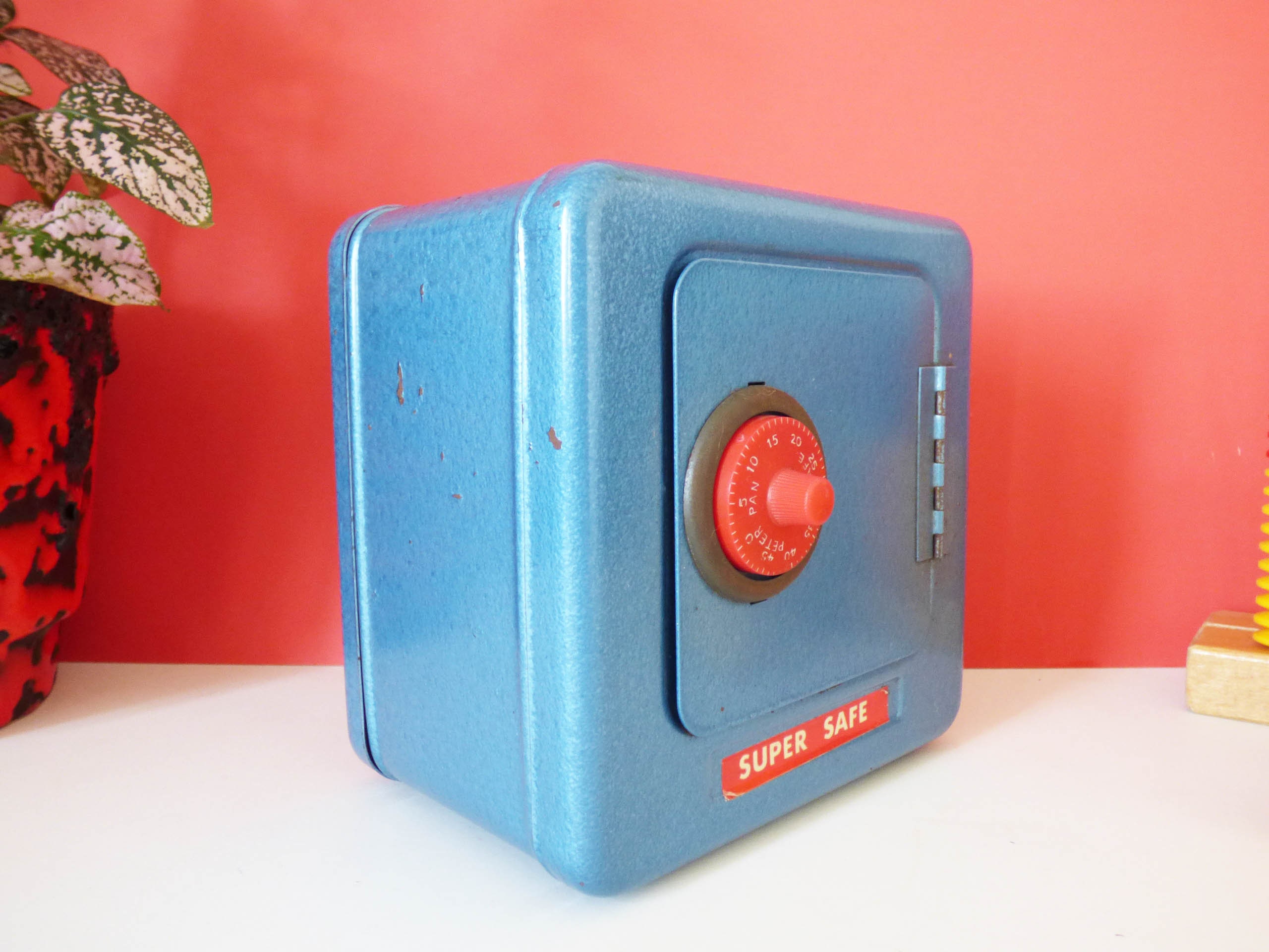 Super Safe money box Vintage by Peter Pan