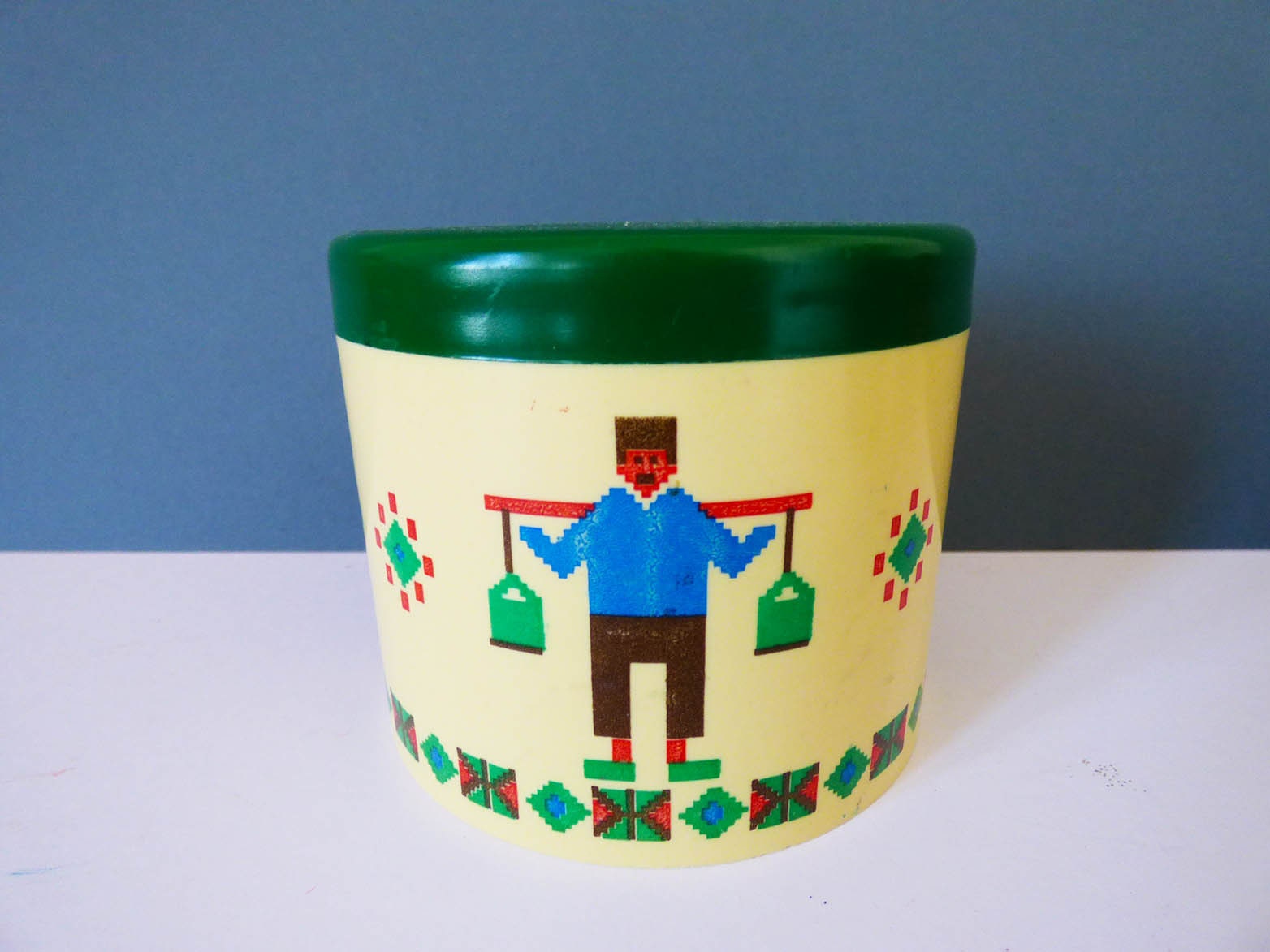 Vintage Cute 1970's plastic pot