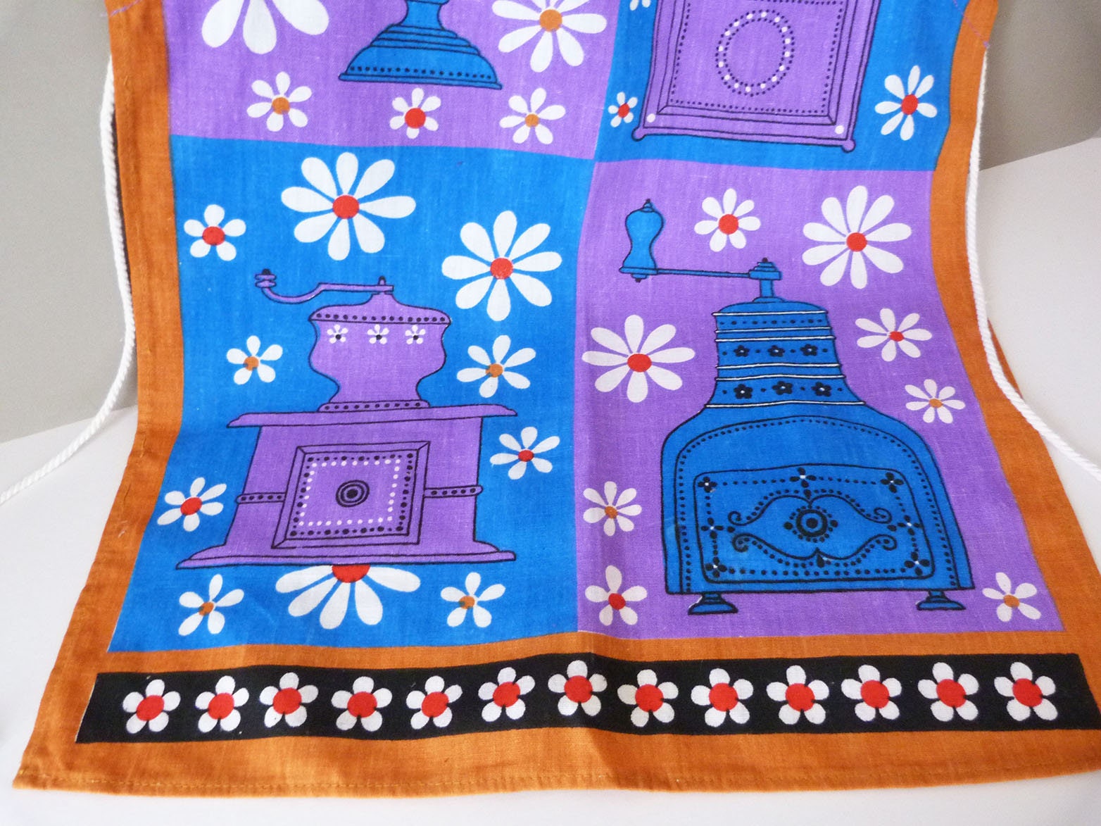 Vintage Children's Apron / Pinnie flower power