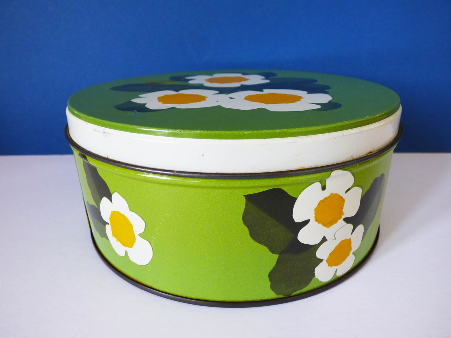 Vintage Daisy cake tin storage tin